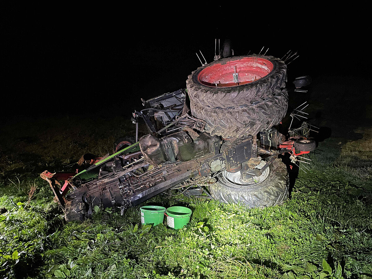 Der Schweizer Bauer: Landwirt von Traktor überrollt