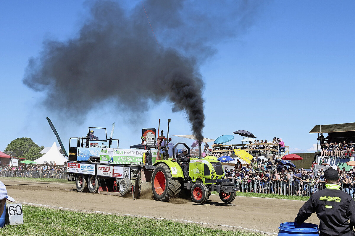 Der Schweizer Bauer: Tractor Pulling: Mit Sonne gestartet, von Regen ...