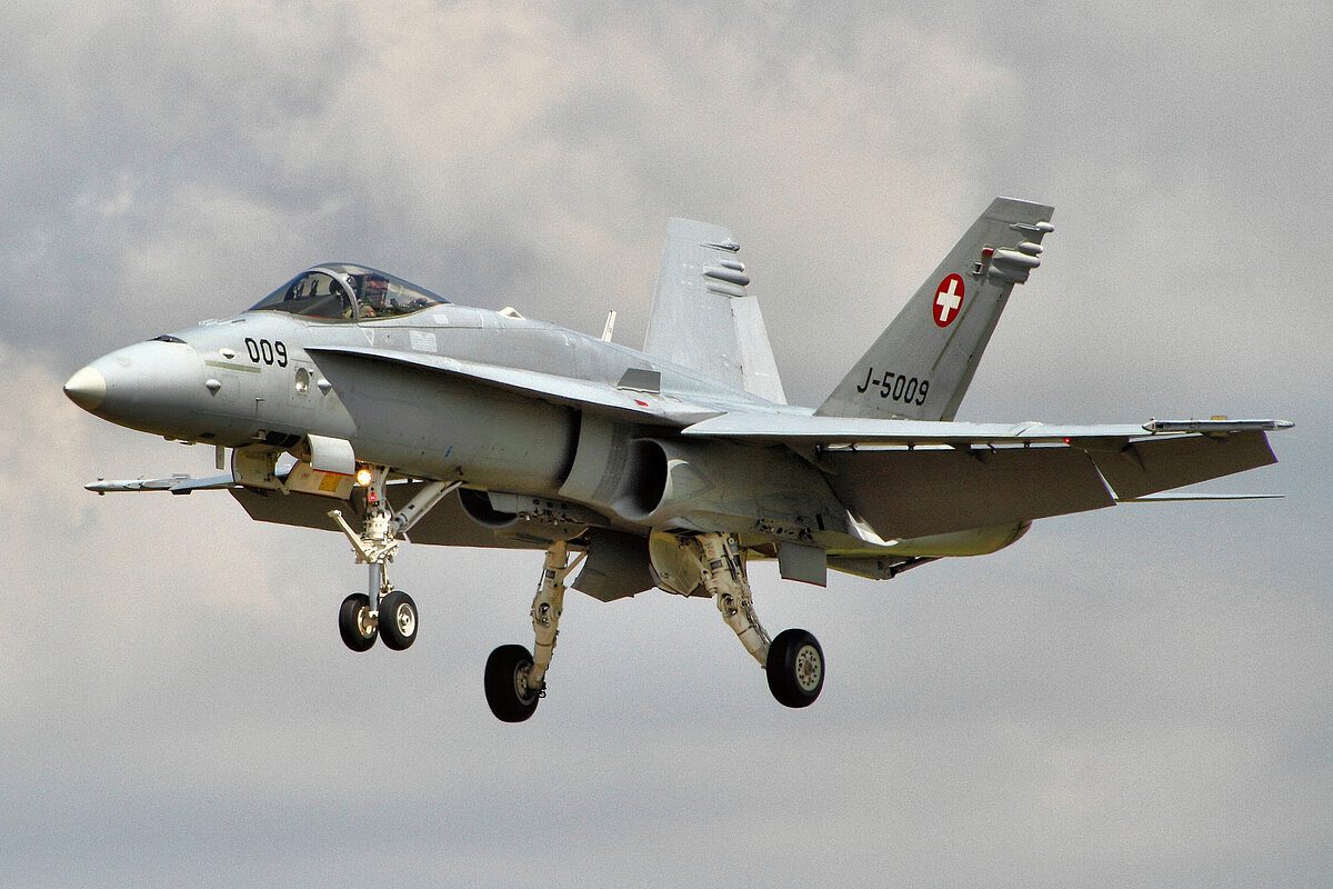 Der Schweizer Bauer: Kampfjets üben Starts und Landungen auf A1