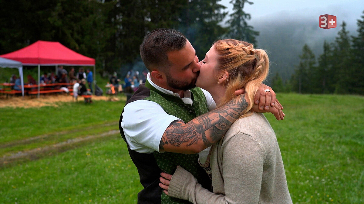 Der Schweizer Bauer: «Bauer, ledig, sucht»: Endlich der erste Kuss