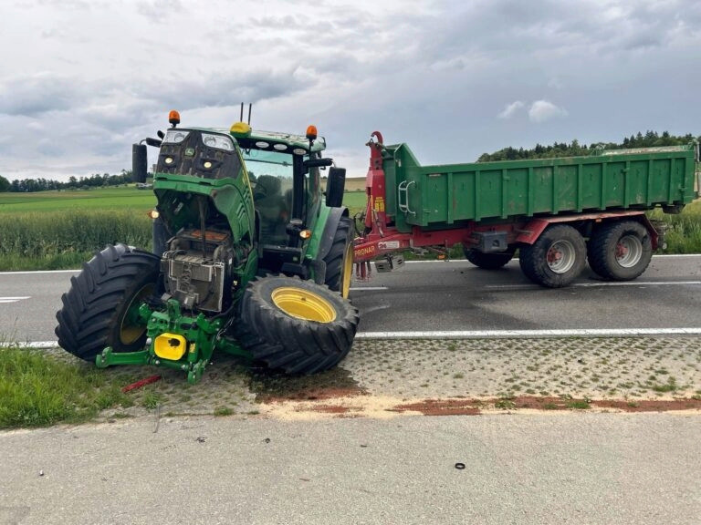 Der Schweizer Bauer: Heftige Kollision zwischen Traktor und Auto