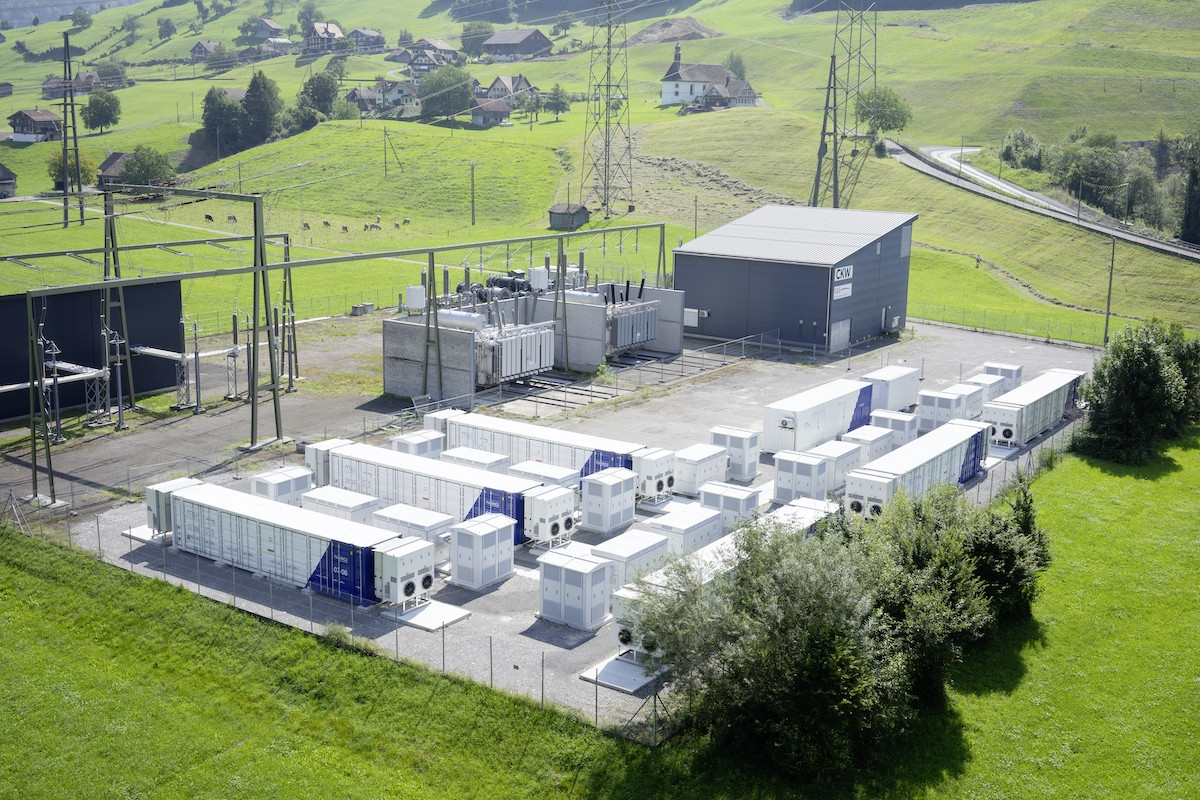 Der Schweizer Bauer: Grösster Batteriespeicher der Schweiz