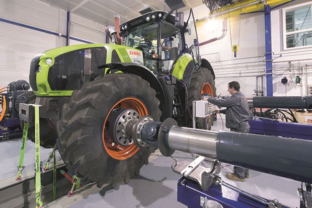 Der Schweizer Bauer: Zwei neue Prüfstände für die Traktoren von Claas