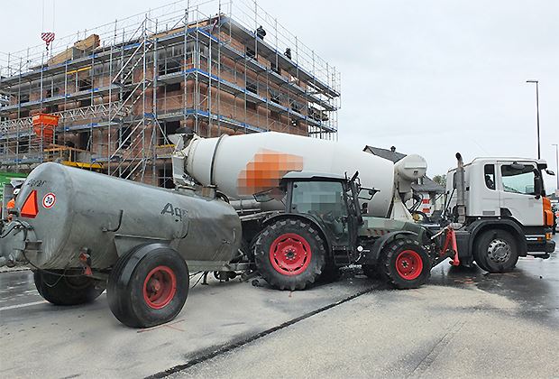 Der Schweizer Bauer: Betonmischer kollidiert mit Traktor