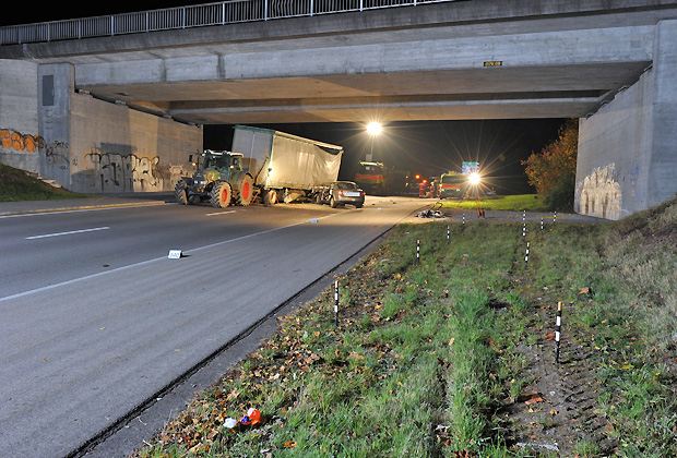 Der Schweizer Bauer: Traktor kollidiert mit Auto – Eine Person verletzt