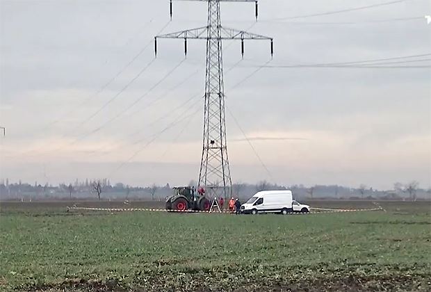 Der Schweizer Bauer: Traktor kracht in Strommast